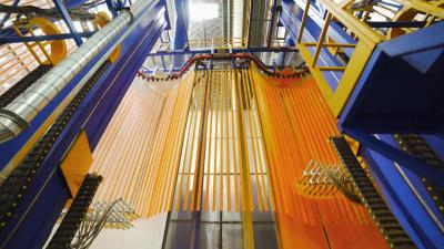 China Elektrostatische spuitverticale poedercoatingslijn voor profiel van aluminiumlegering Te koop