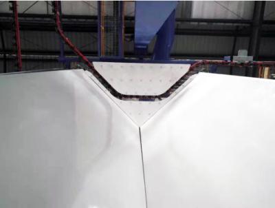 Chine La chaîne verticale de revêtement en poudre à profilé d'aluminium de la cabine de pulvérisation métallique pulvérisation électrostatique à vendre