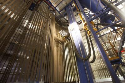 Chine Ligne de production de revêtement en poudre verticale de profilés d'aluminium à pulvérisation électrostatique à vendre