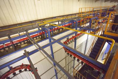 Chine Ligne de production de revêtement en poudre verticale de profils en alliage d'aluminium à capacité mensuelle personnalisée à vendre