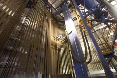 Chine Système de chauffage au GPL saoudien Boîte métallique Profiles en aluminium ligne de production de revêtement en poudre verticale à vendre