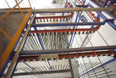 Chine Turquie Ligne de revêtement en poudre verticale à pulvérisation électrostatique entièrement automatique de profils en aluminium à vendre