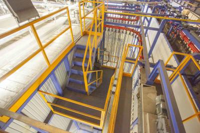 China Voorbehandeling Verticale poedercoatinglijn van aluminiumprofiel Te koop