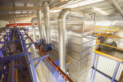 Cina Linea di rivestimento in polvere di spruzzatura elettrostatica per profili in alluminio con superficie standard di 400 m2/t in vendita