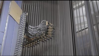 Chine États-Unis 120V 60zHz Hautes performances et capacité de production ligne de production professionnelle de revêtement en poudre configuration spatiale personnalisée de profils en aluminium à vendre