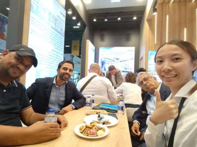 Cina Cabina singola personalizzata ogni mese Capacità per i clienti Linea verticale di verniciatura a polvere per profili in alluminio in vendita