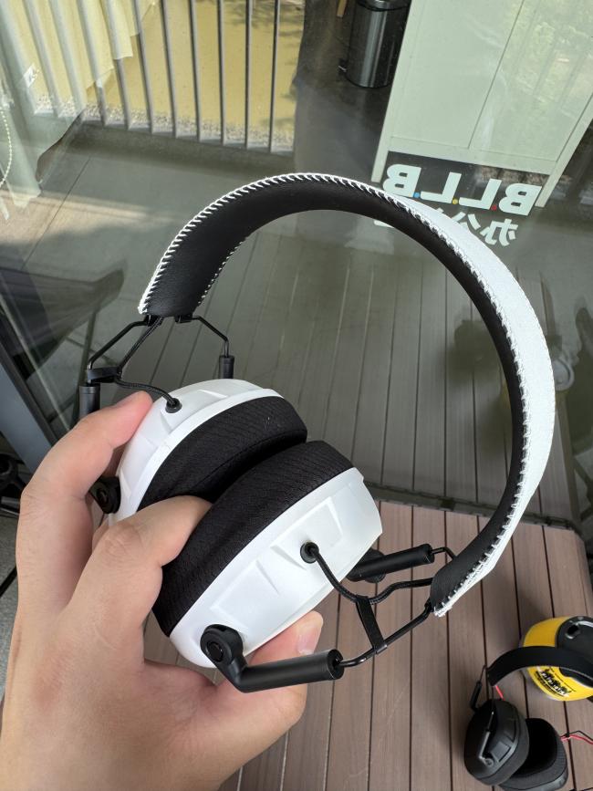 X1 PRO wireless gaming headset package contents and accessories