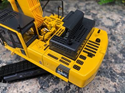Cina Modello di escavatore in lega a scala 1/50 Komatsu PC400LC-8 - Veicolo da costruzione a fusione in vendita