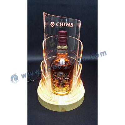 Cina Illumini l'esposizione acrilica della bottiglia del liquore LED del vino con la base di legno 200*200*325mm in vendita