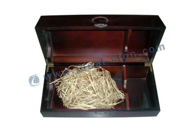 Cina Contenitori di regalo di legno durevoli unici del vino 35x15x12cm con il pino rosso in vendita