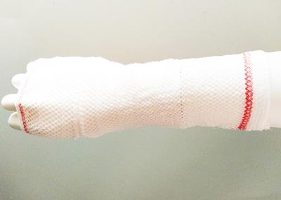 China Die Röhrenelastische binde des medizinischen Ausdehnungsnetzes, die für Arm bequem ist, schützen sich zu verkaufen