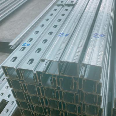 Cina il Manica Unistrut SS304 del puntone del metallo di 2.5mm ha scanalato il nuovo prodotto di Manica d'acciaio di profilo in vendita