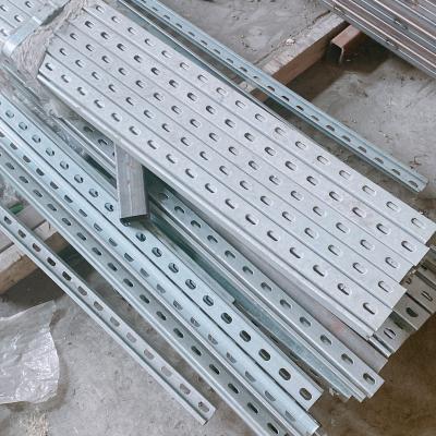 Cina Il Manica d'acciaio Unistrut del puntone del metallo della costruzione ha laminato a freddo lo SGS di 41mm in vendita