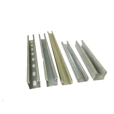 Cina il Manica Unistrut SS304 del puntone del metallo di 2.5mm ha scanalato il nuovo prodotto di Manica d'acciaio di profilo in vendita