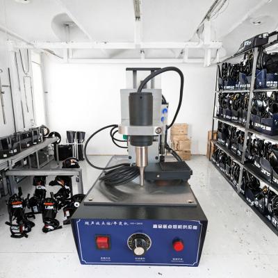 China Tabletop Ultrasonic Spot Welding Machine 220V 110V 35KHZ High Precision for sale