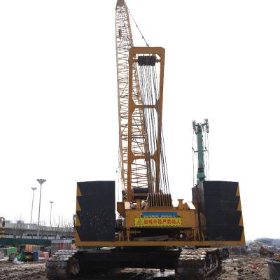 China Guindaste sobre esteiras XCMG 450 KW Motor Largura da esteira 4m à venda