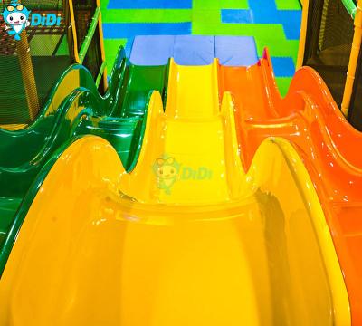 Cina Commerciale Indoor Soft Play Area Per Bambini Slide di plastica Legno attrezzature in acciaio in vendita