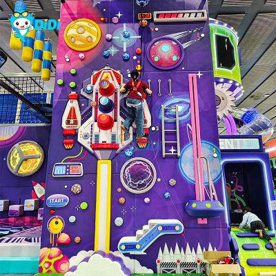 Cina Parco giochi interno a tema di colori dolci personalizzato per bambini con scivolo in legno e pozzo a palla in vendita