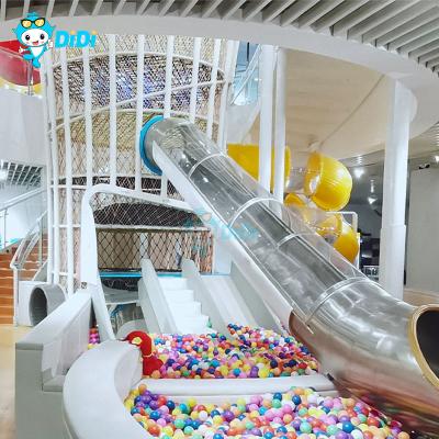 Cina Parco giochi interno a tema di colori dolci personalizzato per bambini con scivolo in legno e pozzo a palla in vendita