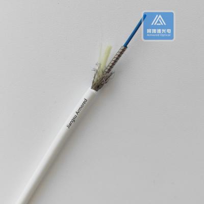 중국 심플렉스 SM 나선 장갑 섬유 케이블 3.0mm 흰색 LSZH 설치류 저항 FTTH 마이크로 장갑 섬유 케이블 판매용