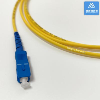 中国 2m SC UPC 3.0mm 黄色 LSZH ジャケット ステンレス鋼 装甲パッチコード 耐久的で安全なネットワーク接続 販売のため