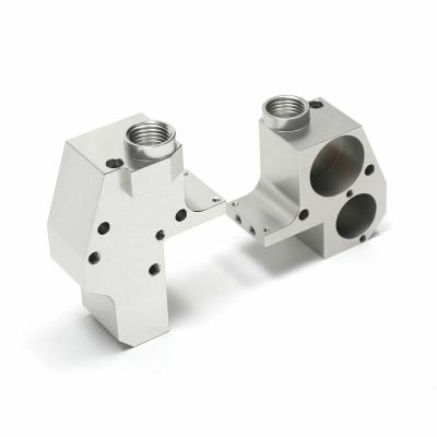 Китай Подвергать механической обработке прототипа металла маршрутизатора CNC переходника водопроводного крана частей вала быстрый продается