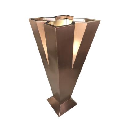 China Different shapes creative design metal flower pot planter for decorate for sale
