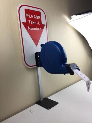 Cina scatola di carta a rulli di plastica numero 0-999 con supporto per tavolo in metallo in vendita