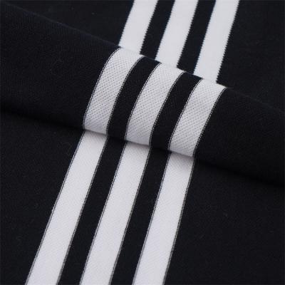 China Hautfreundliche, bequeme und atmungsaktive gestreifte Strickstoffe für Freizeitkleidung zu verkaufen