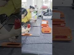 Efficacité du panneau solaire jusqu'à 23,5% Chargeur solaire pliable avec taille de dépliage personnalisée 1670 * 500 * 5MM