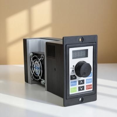 China 220V Three Phase VFD V/F Control IP20 for Industrial Motor Speed Regulation for sale