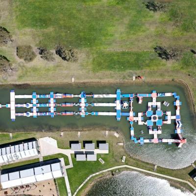 China 250 pessoas dos jogos infláveis gigantes do parque da água, curso inflável do Wipeout do certificado do TUV à venda