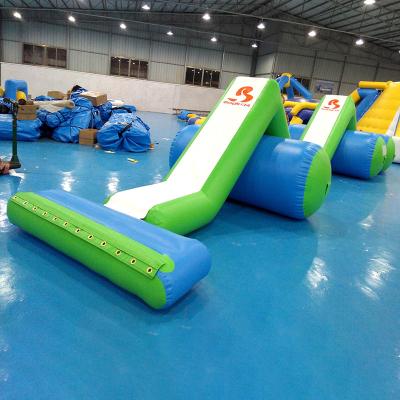 China Jogos infláveis do obstáculo da água das associações com tiras reforçadas à venda