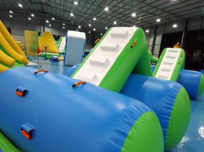 China Jogos infláveis do obstáculo da água das associações com tiras reforçadas à venda