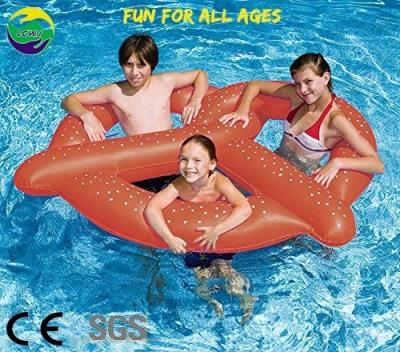 Cina Grande pane acqua divertimento PVC gonfiabile pretzel galleggiante anello piscina galleggianti per adulti in vendita
