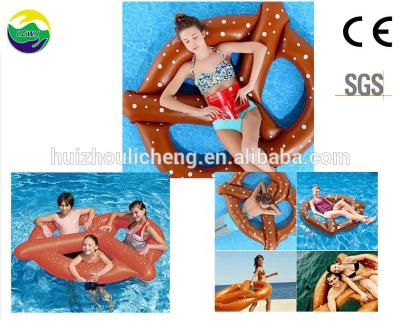 Cina Grande pane acqua divertimento PVC gonfiabile pretzel galleggiante anello piscina galleggianti per adulti in vendita