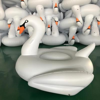 Cina LC giocattoli da gioco su acqua gonfiabili cigno galleggiante piscina pvc galleggiante in vendita