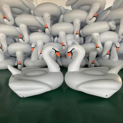 Cina LC giocattoli da gioco su acqua gonfiabili cigno galleggiante piscina pvc galleggiante in vendita