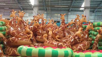 Cina Bagno gonfiabile Giraffa Piscina 0,32 mm Decorazione galleggiante Piscina gonfiabile gigante in vendita