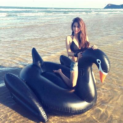 Cina Piscine divano galleggiante nero bianco oro cigno piscina galleggiante 190cm in vendita