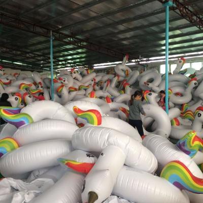 Cina OEM Rideable gonfiabile piscina galleggiante Ride On gonfiabile unicorno piscina lounge giocattolo in vendita