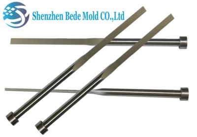 Cina Stampaggio ad iniezione di plastica resistente della lama SKD61 dell'espulsore di temperatura di Nitrided in vendita
