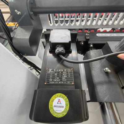 China Revolutioneer uw houtbewerkingsproces met een geavanceerde driekopboormachine Te koop
