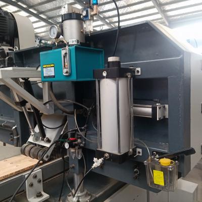 Cina 2500 KG MJ400 sega a fascia orizzontale per la lavorazione del legno per il taglio di pavimenti in legno e di legno massello in vendita