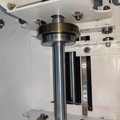 China Máquina de corte de fita de banda de borda para móveis de madeira de PVC de pequeno porte à venda
