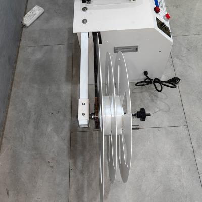 China Máquina de corte de fita de banda de borda para móveis de madeira de PVC de pequeno porte à venda