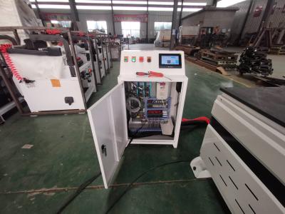 China Perforación de agujeros de madera Máquina de fresado automática CNC para perforación de agujeros de madera en venta