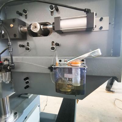 China 650 mm Breite Schwerlast Horizontale Bandsäge Maschine mit 18,5kw Säge Rad Motor Leistung zu verkaufen