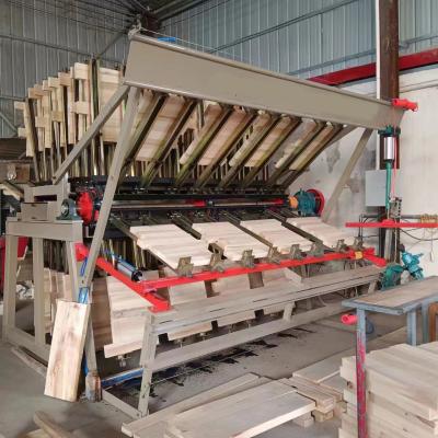 Cina 2500*1250mm Max. Dimensione di lavoro Carrier di pinza pneumatica rotativa per la lavorazione del legno per la colla in vendita