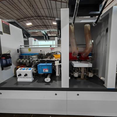 China 15 m/min Panel-Zufuhrgeschwindigkeit Automatische Hochgeschwindigkeits-Kantenbandmaschine für Schichtplatten zu verkaufen